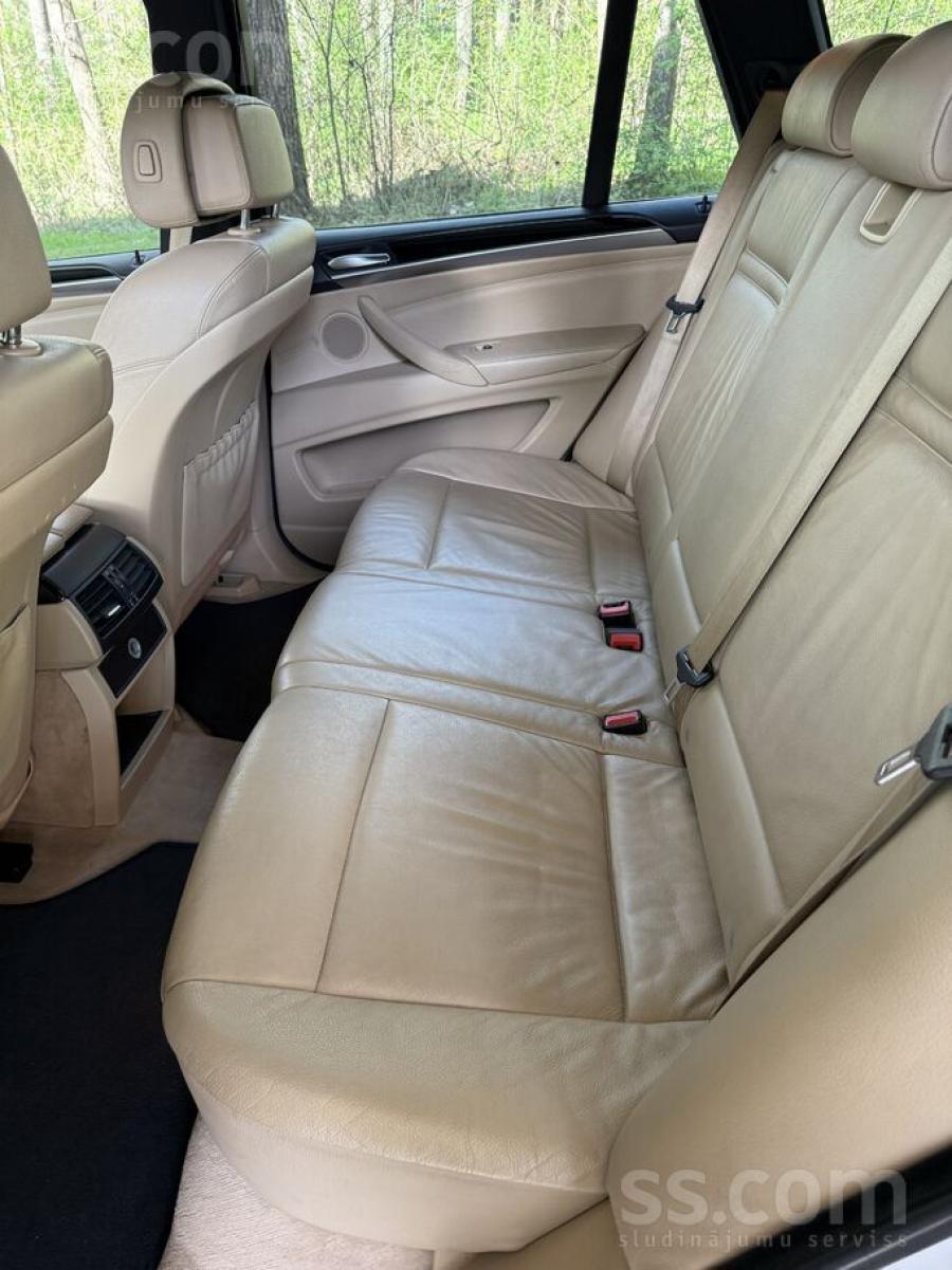 White BMW X5 2008 in Riga, with an engine capacity of 3.00 L and mileage of 315 thousand km for 9995 €, photo 22 on AUTOMOTO.COM.LV