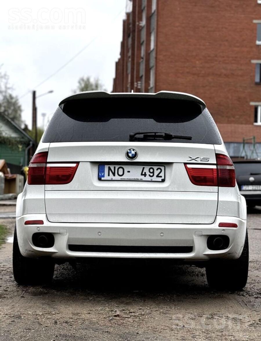 White BMW X5 2008 in Daugavpils, with an engine capacity of 3.00 L and mileage of 300 thousand km for 7250 €, photo 3 on AUTOMOTO.COM.LV