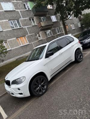 White BMW X5 2008 in Daugavpils, with an engine capacity of 3.00 L and mileage of 300 thousand km for 7250 €, photo 5 on AUTOMOTO.COM.LV