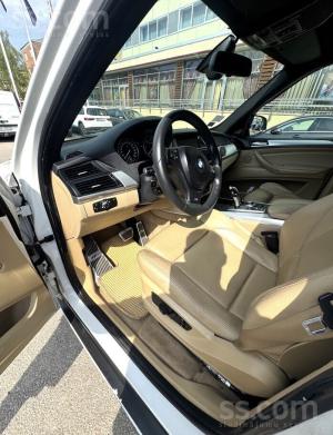 White BMW X5 2008 in Daugavpils, with an engine capacity of 3.00 L and mileage of 300 thousand km for 7250 €, photo 6 on AUTOMOTO.COM.LV