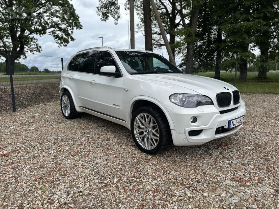 White BMW X5 2008 in Cesis, with an engine capacity of 3.00 L and mileage of 0 thousand km for 9900 €, photo 1 on AUTOMOTO.COM.LV
