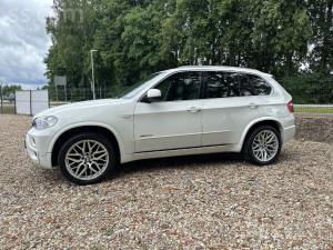 White BMW X5 2008 in Cesis, with an engine capacity of 3.00 L and mileage of 0 thousand km for 9900 €, photo 4 on AUTOMOTO.COM.LV