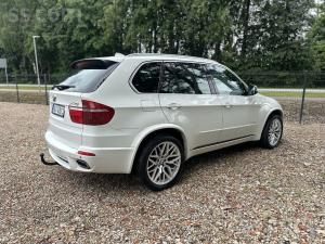 White BMW X5 2008 in Cesis, with an engine capacity of 3.00 L and mileage of 0 thousand km for 9900 €, photo 9 on AUTOMOTO.COM.LV
