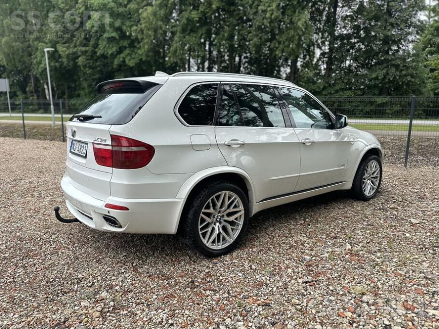 White BMW X5 2008 in Cesis, with an engine capacity of 3.00 L and mileage of 0 thousand km for 9900 €, photo 9 on AUTOMOTO.COM.LV