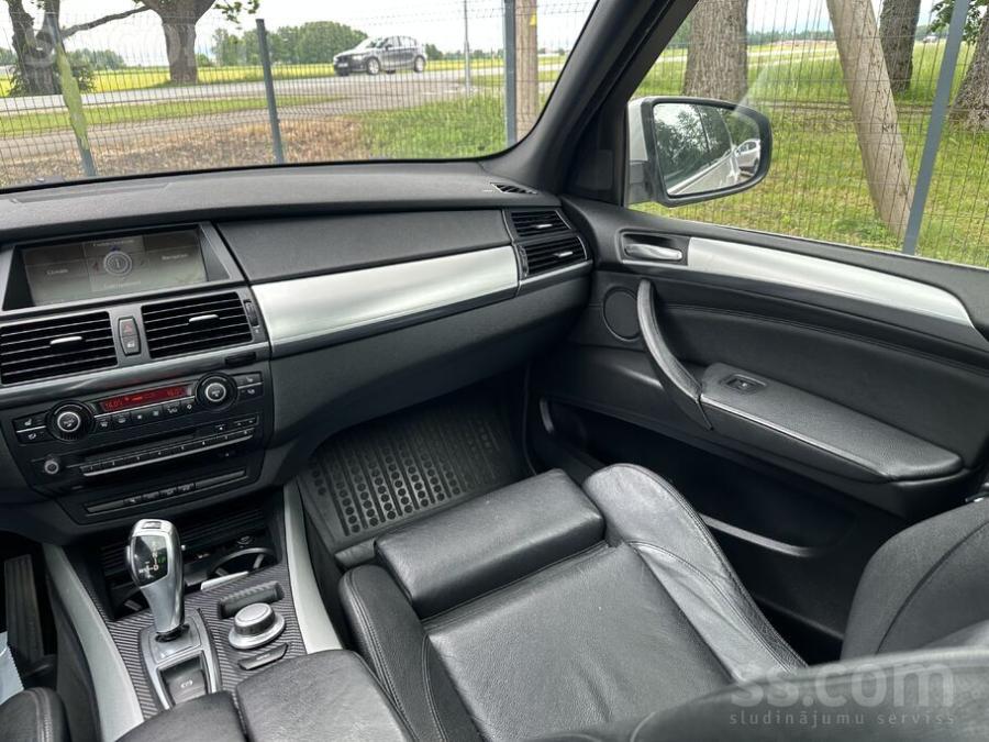 White BMW X5 2008 in Cesis, with an engine capacity of 3.00 L and mileage of 0 thousand km for 9900 €, photo 11 on AUTOMOTO.COM.LV