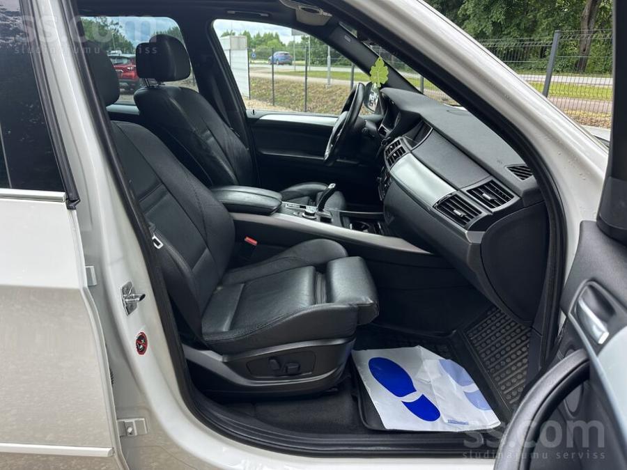 White BMW X5 2008 in Cesis, with an engine capacity of 3.00 L and mileage of 0 thousand km for 9900 €, photo 12 on AUTOMOTO.COM.LV
