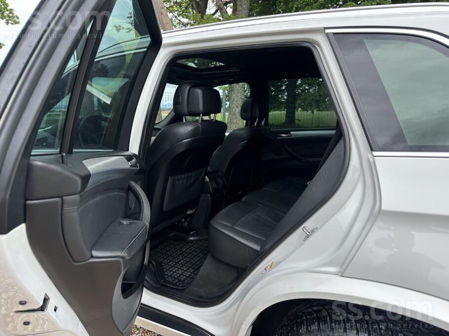 White BMW X5 2008 in Cesis, with an engine capacity of 3.00 L and mileage of 0 thousand km for 9900 €, photo 15 on AUTOMOTO.COM.LV