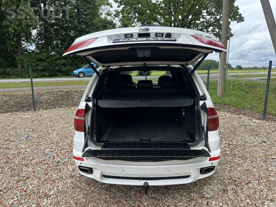 White BMW X5 2008 in Cesis, with an engine capacity of 3.00 L and mileage of 0 thousand km for 9900 €, photo 17 on AUTOMOTO.COM.LV