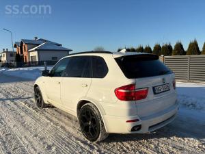 White BMW X5 2008 in Riga, with an engine capacity of 3.00 L and mileage of 415 thousand km for 8500 €, photo 5 on AUTOMOTO.COM.LV