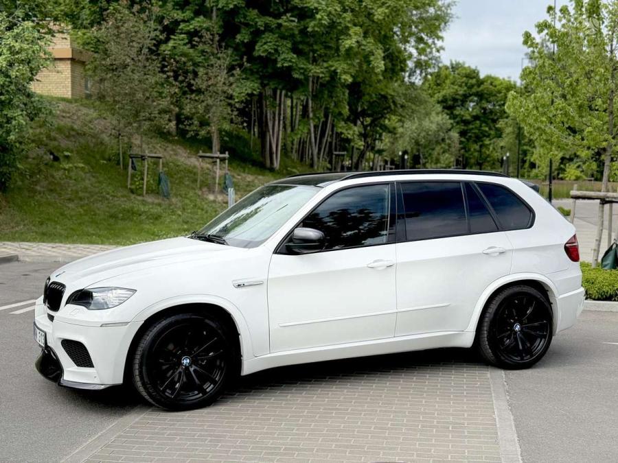 White BMW X5 2008 in Vilnius, with an engine capacity of 3.00 L and mileage of 295 thousand km for 10900 €, photo 5 on AUTOMOTO.COM.LV