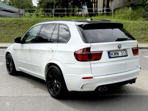 White BMW X5 2008 in Vilnius, with an engine capacity of 3.00 L and mileage of 295 thousand km for 10900 €, photo 6 on AUTOMOTO.COM.LV