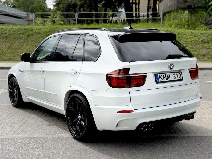 White BMW X5 2008 in Vilnius, with an engine capacity of 3.00 L and mileage of 295 thousand km for 10900 €, photo 6 on AUTOMOTO.COM.LV