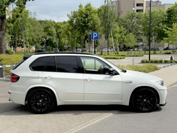 White BMW X5 2008 in Vilnius, with an engine capacity of 3.00 L and mileage of 295 thousand km for 10900 €, photo 8 on AUTOMOTO.COM.LV