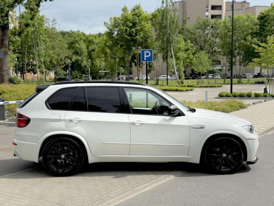 White BMW X5 2008 in Vilnius, with an engine capacity of 3.00 L and mileage of 295 thousand km for 10900 €, photo 9 on AUTOMOTO.COM.LV