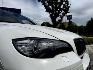 White BMW X5 2008 in Vilnius, with an engine capacity of 3.00 L and mileage of 295 thousand km for 10900 €, photo 10 on AUTOMOTO.COM.LV