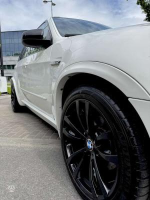 White BMW X5 2008 in Vilnius, with an engine capacity of 3.00 L and mileage of 295 thousand km for 10900 €, photo 11 on AUTOMOTO.COM.LV