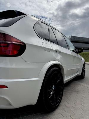 White BMW X5 2008 in Vilnius, with an engine capacity of 3.00 L and mileage of 295 thousand km for 10900 €, photo 12 on AUTOMOTO.COM.LV