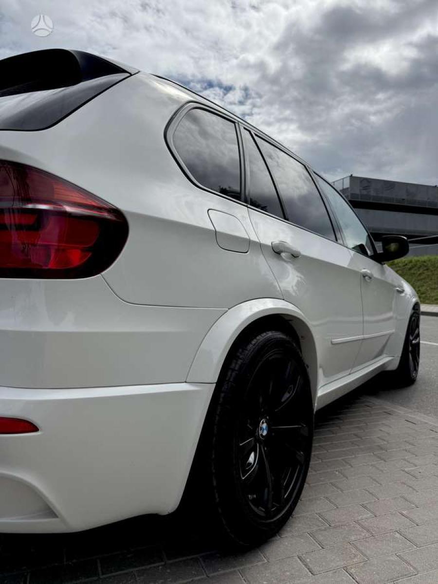White BMW X5 2008 in Vilnius, with an engine capacity of 3.00 L and mileage of 295 thousand km for 10900 €, photo 12 on AUTOMOTO.COM.LV