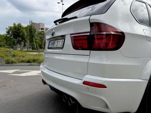 White BMW X5 2008 in Vilnius, with an engine capacity of 3.00 L and mileage of 295 thousand km for 10900 €, photo 13 on AUTOMOTO.COM.LV