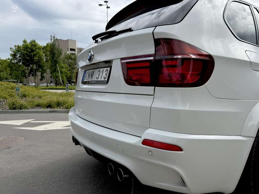 White BMW X5 2008 in Vilnius, with an engine capacity of 3.00 L and mileage of 295 thousand km for 10900 €, photo 13 on AUTOMOTO.COM.LV