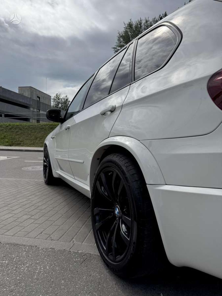 White BMW X5 2008 in Vilnius, with an engine capacity of 3.00 L and mileage of 295 thousand km for 10900 €, photo 14 on AUTOMOTO.COM.LV