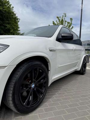 White BMW X5 2008 in Vilnius, with an engine capacity of 3.00 L and mileage of 295 thousand km for 10900 €, photo 15 on AUTOMOTO.COM.LV