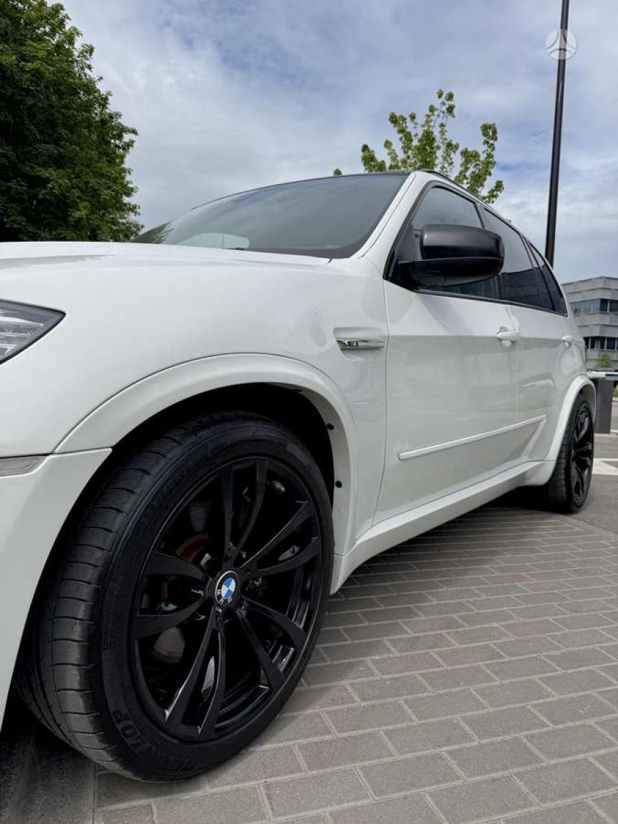 White BMW X5 2008 in Vilnius, with an engine capacity of 3.00 L and mileage of 295 thousand km for 10900 €, photo 15 on AUTOMOTO.COM.LV