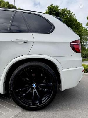 White BMW X5 2008 in Vilnius, with an engine capacity of 3.00 L and mileage of 295 thousand km for 10900 €, photo 16 on AUTOMOTO.COM.LV