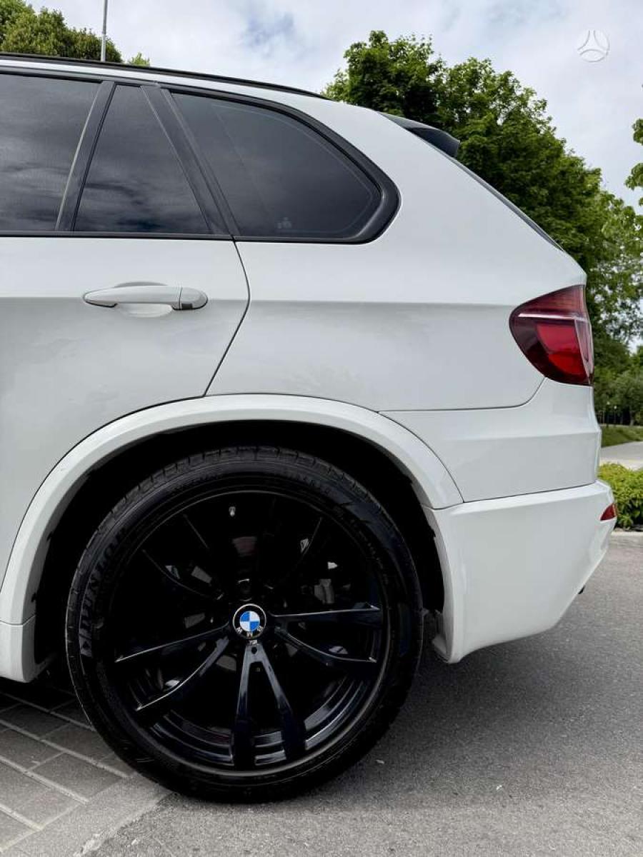 White BMW X5 2008 in Vilnius, with an engine capacity of 3.00 L and mileage of 295 thousand km for 10900 €, photo 16 on AUTOMOTO.COM.LV