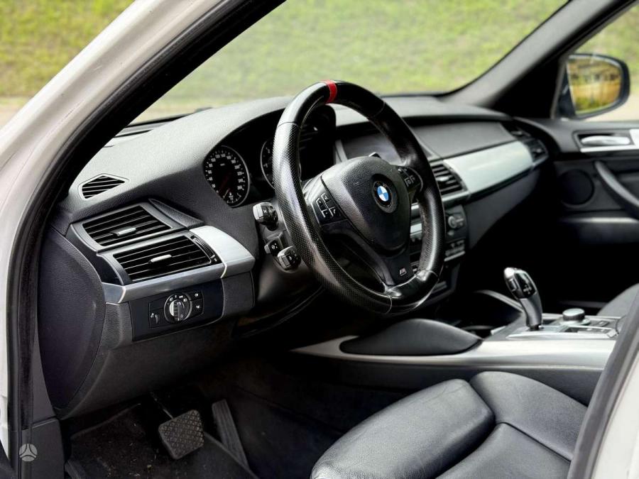 White BMW X5 2008 in Vilnius, with an engine capacity of 3.00 L and mileage of 295 thousand km for 10900 €, photo 17 on AUTOMOTO.COM.LV