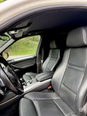 White BMW X5 2008 in Vilnius, with an engine capacity of 3.00 L and mileage of 295 thousand km for 10900 €, photo 18 on AUTOMOTO.COM.LV
