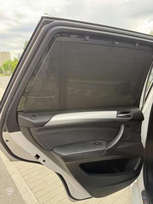 White BMW X5 2008 in Vilnius, with an engine capacity of 3.00 L and mileage of 295 thousand km for 10900 €, photo 21 on AUTOMOTO.COM.LV