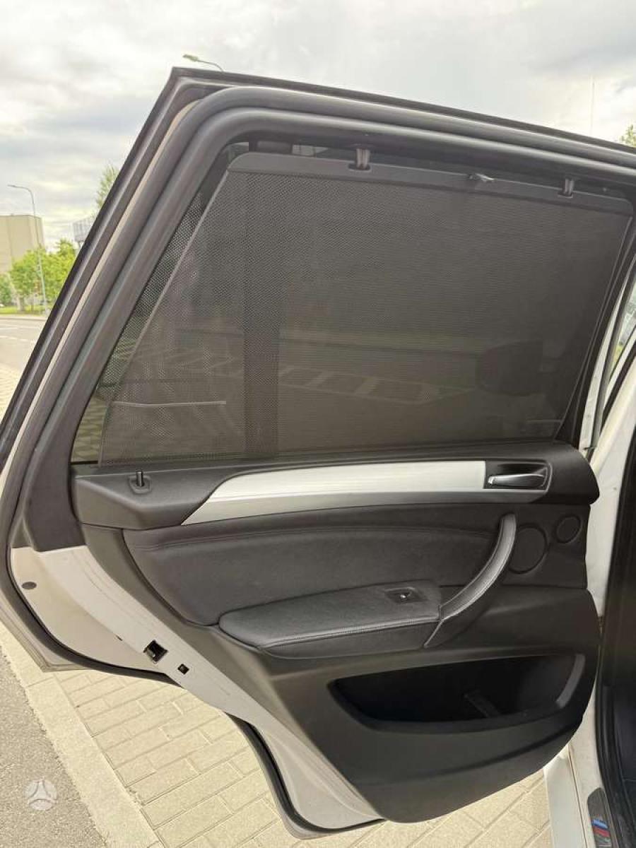 White BMW X5 2008 in Vilnius, with an engine capacity of 3.00 L and mileage of 295 thousand km for 10900 €, photo 21 on AUTOMOTO.COM.LV