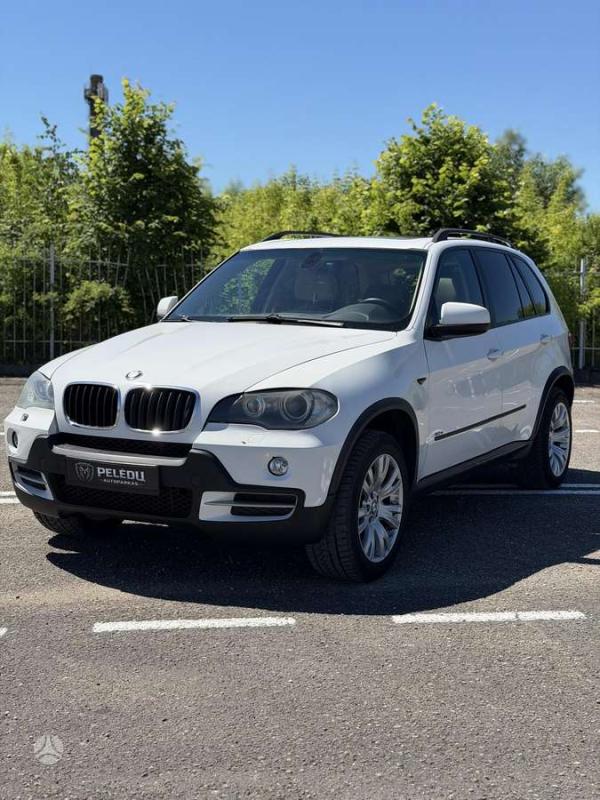 White BMW X5 2008 in Kedainiai, with an engine capacity of 3.00 L and mileage of 267 thousand km for 6400 €, photo 1 on AUTOMOTO.COM.LV