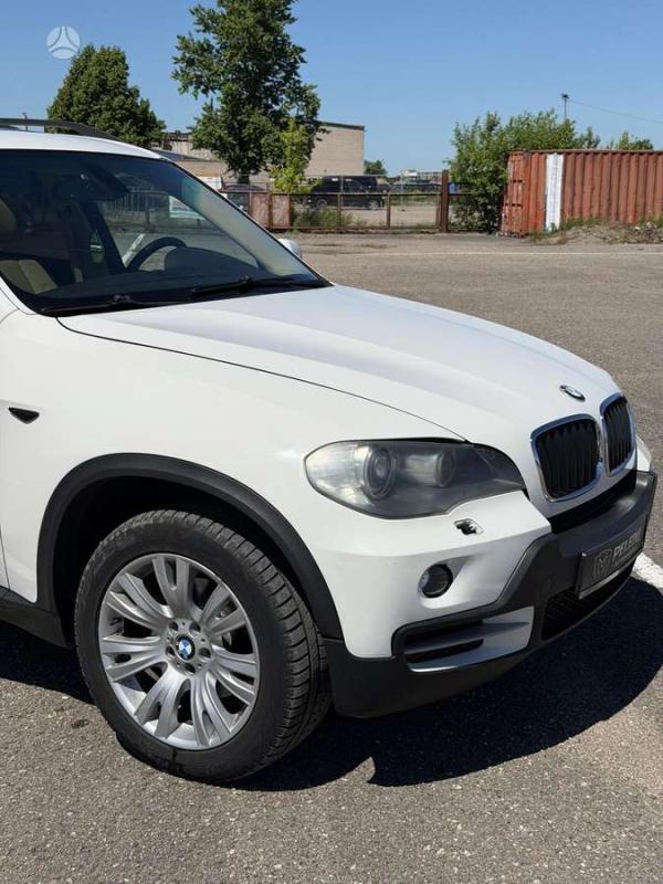 White BMW X5 2008 in Kedainiai, with an engine capacity of 3.00 L and mileage of 267 thousand km for 6400 €, photo 6 on AUTOMOTO.COM.LV