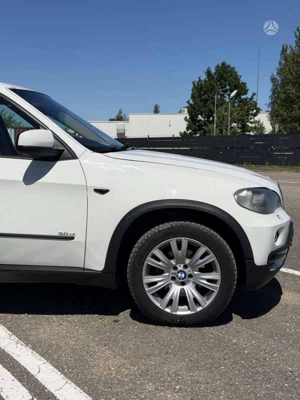 White BMW X5 2008 in Kedainiai, with an engine capacity of 3.00 L and mileage of 267 thousand km for 6400 €, photo 7 on AUTOMOTO.COM.LV