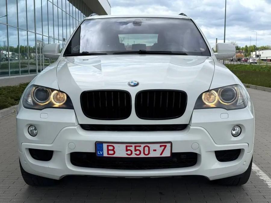 White BMW X5 2008 in Rezekne, with an engine capacity of 3.00 L and mileage of 248 thousand km for 12990 €, photo 1 on AUTOMOTO.COM.LV