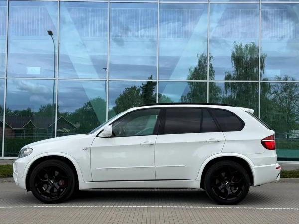 White BMW X5 2008 in Rezekne, with an engine capacity of 3.00 L and mileage of 248 thousand km for 12990 €, photo 4 on AUTOMOTO.COM.LV