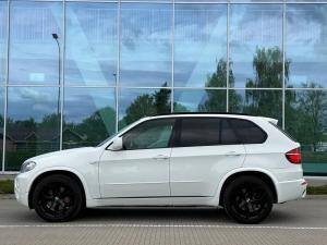 White BMW X5 2008 in Rezekne, with an engine capacity of 3.00 L and mileage of 248 thousand km for 12990 €, photo 5 on AUTOMOTO.COM.LV