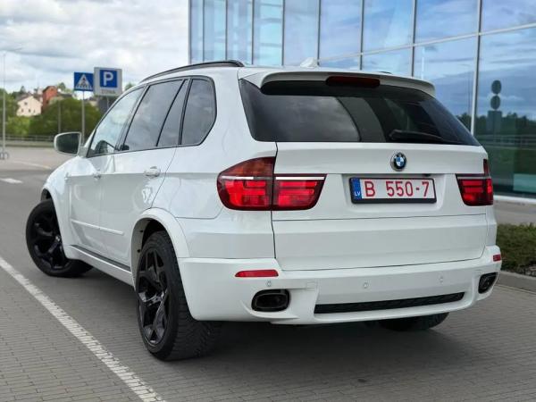 White BMW X5 2008 in Rezekne, with an engine capacity of 3.00 L and mileage of 248 thousand km for 12990 €, photo 5 on AUTOMOTO.COM.LV