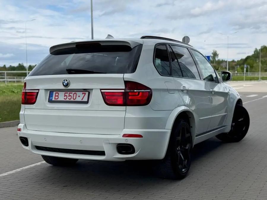 White BMW X5 2008 in Rezekne, with an engine capacity of 3.00 L and mileage of 248 thousand km for 12990 €, photo 7 on AUTOMOTO.COM.LV