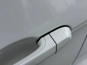 White BMW X5 2008 in Rezekne, with an engine capacity of 3.00 L and mileage of 248 thousand km for 12990 €, photo 12 on AUTOMOTO.COM.LV