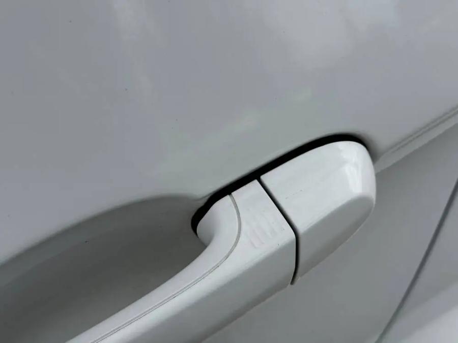 White BMW X5 2008 in Rezekne, with an engine capacity of 3.00 L and mileage of 248 thousand km for 12990 €, photo 12 on AUTOMOTO.COM.LV