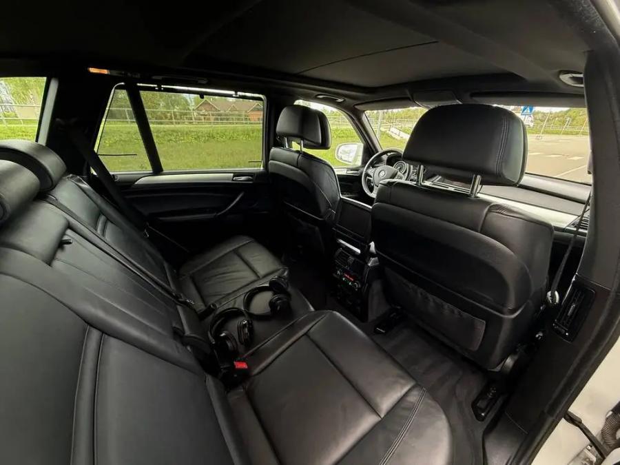 White BMW X5 2008 in Rezekne, with an engine capacity of 3.00 L and mileage of 248 thousand km for 12990 €, photo 19 on AUTOMOTO.COM.LV
