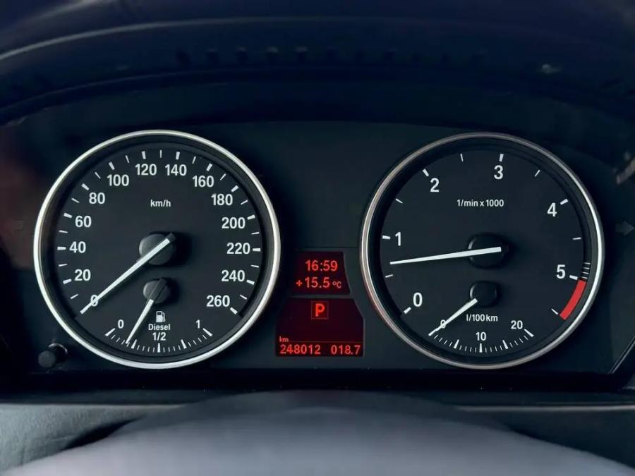 White BMW X5 2008 in Rezekne, with an engine capacity of 3.00 L and mileage of 248 thousand km for 12990 €, photo 25 on AUTOMOTO.COM.LV