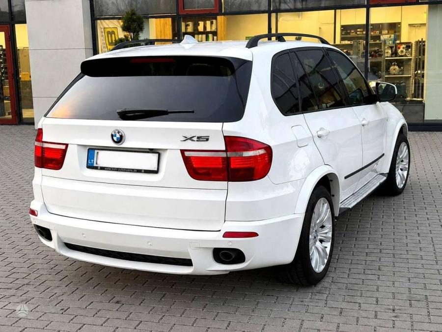 White BMW X5 2008 in Klaipeda, with an engine capacity of 2.99 L and mileage of 288 thousand km for 9700 €, photo 5 on AUTOMOTO.COM.LV