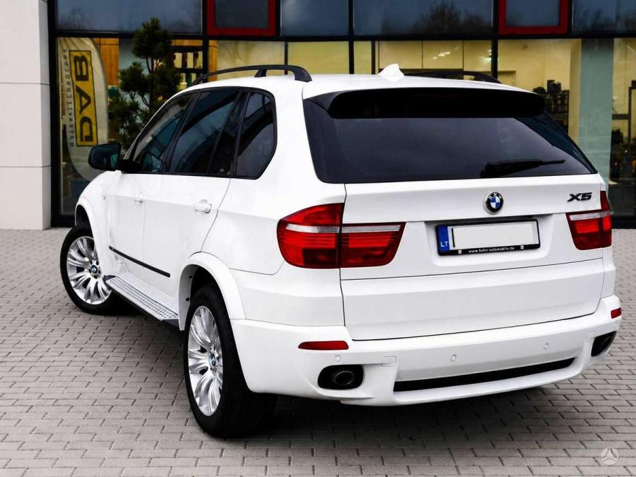 White BMW X5 2008 in Klaipeda, with an engine capacity of 2.99 L and mileage of 288 thousand km for 9700 €, photo 6 on AUTOMOTO.COM.LV