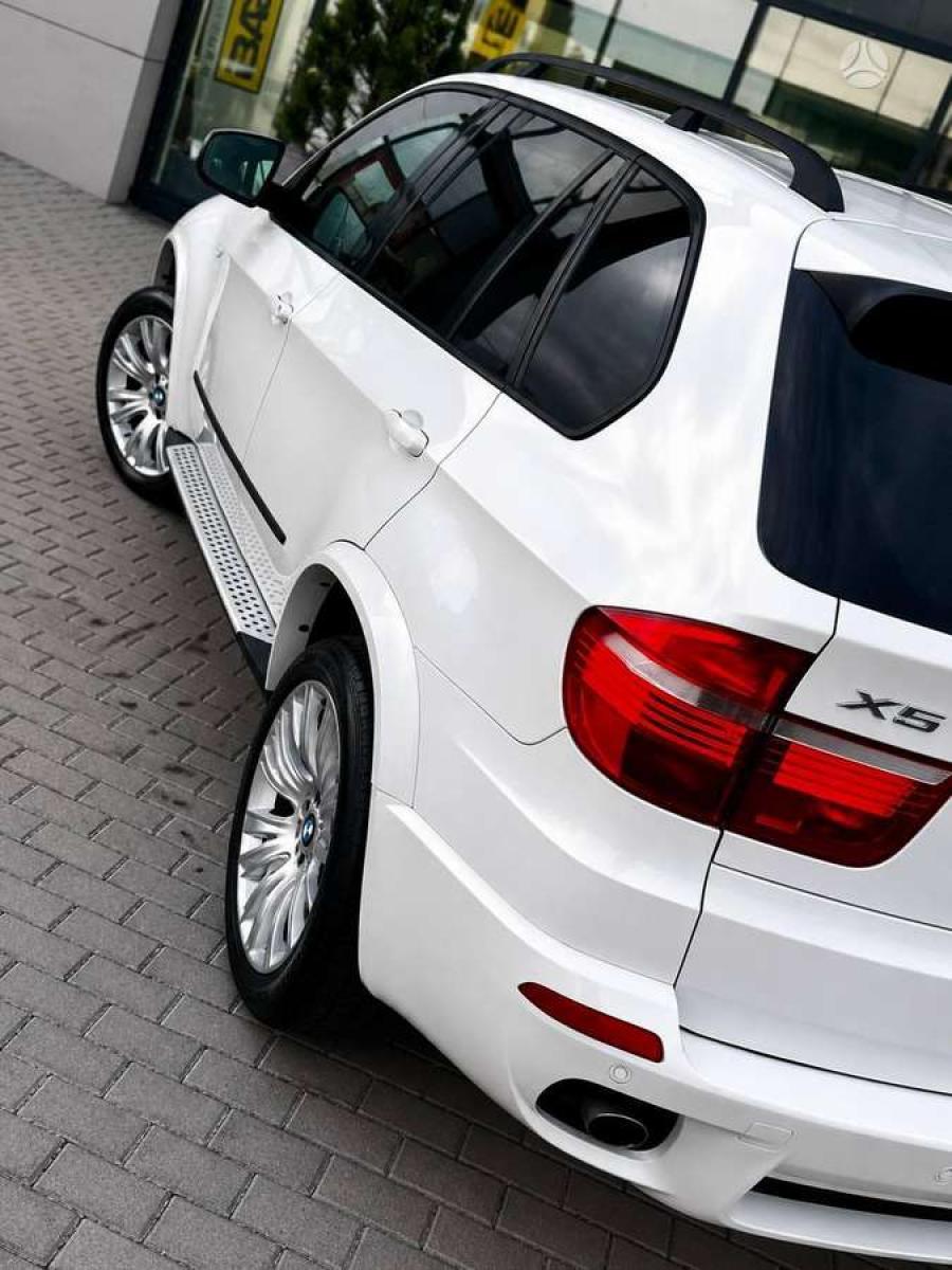 White BMW X5 2008 in Klaipeda, with an engine capacity of 2.99 L and mileage of 288 thousand km for 9700 €, photo 8 on AUTOMOTO.COM.LV