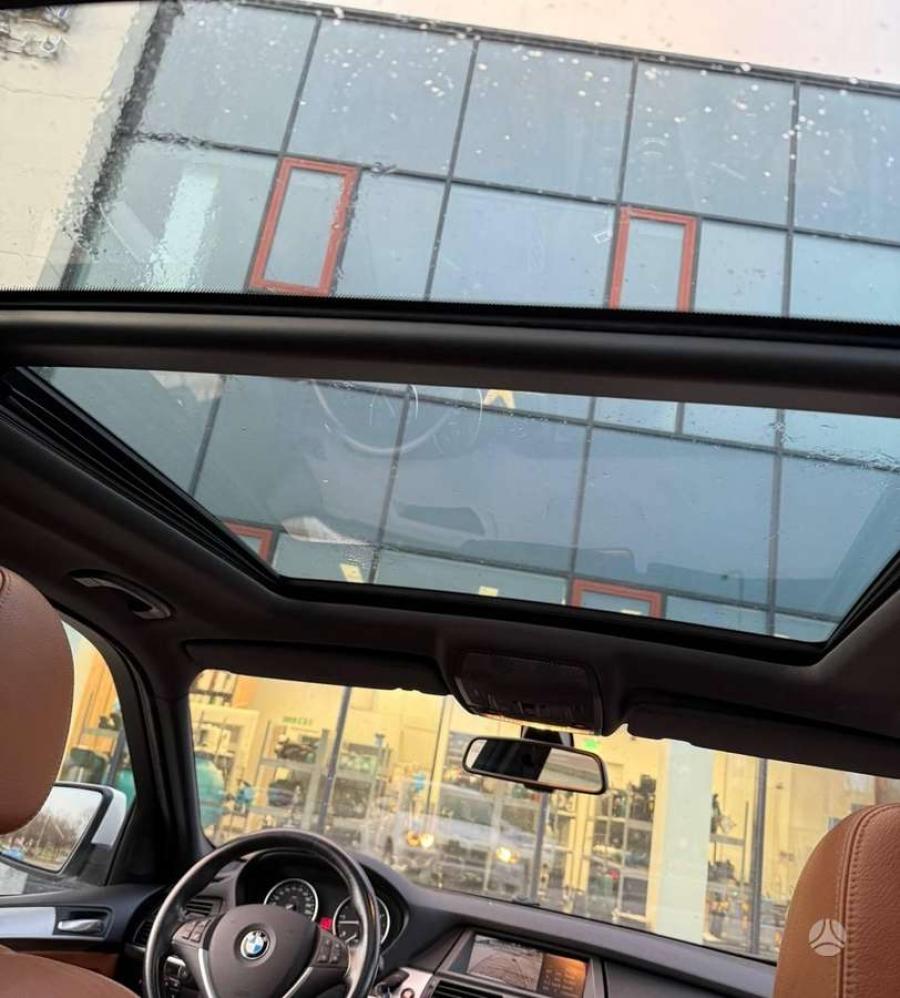 White BMW X5 2008 in Klaipeda, with an engine capacity of 2.99 L and mileage of 288 thousand km for 9700 €, photo 10 on AUTOMOTO.COM.LV