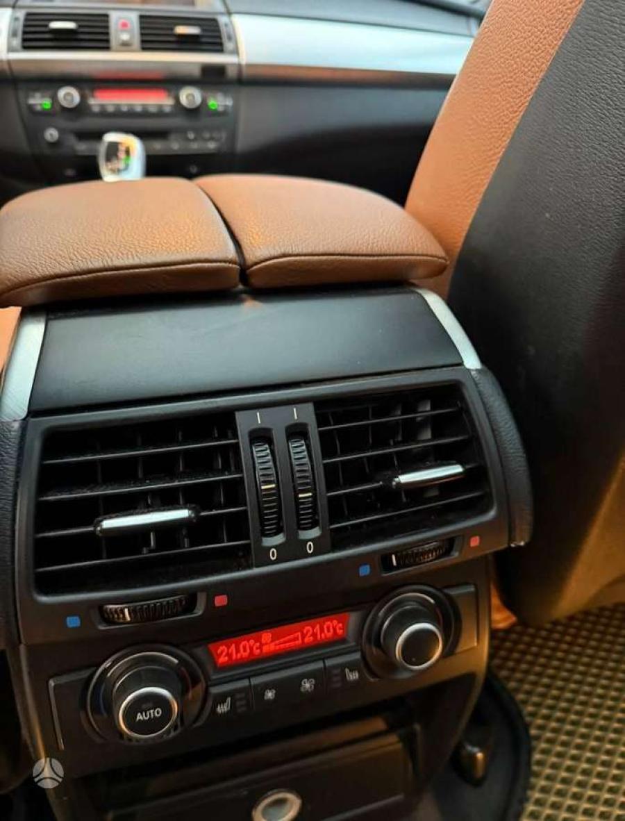 White BMW X5 2008 in Klaipeda, with an engine capacity of 2.99 L and mileage of 288 thousand km for 9700 €, photo 19 on AUTOMOTO.COM.LV